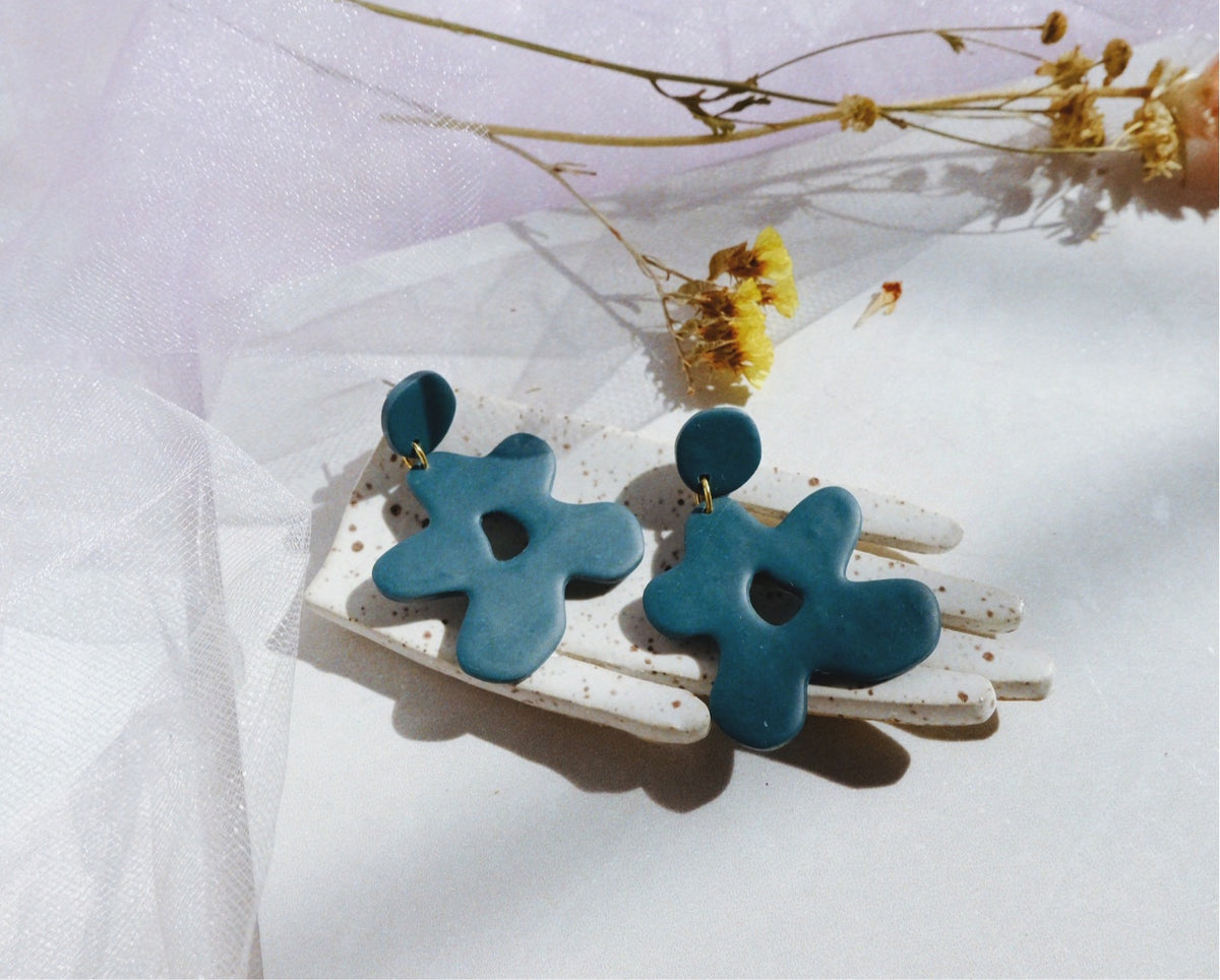 Wobbly Flowers in Indigo – Sumaq